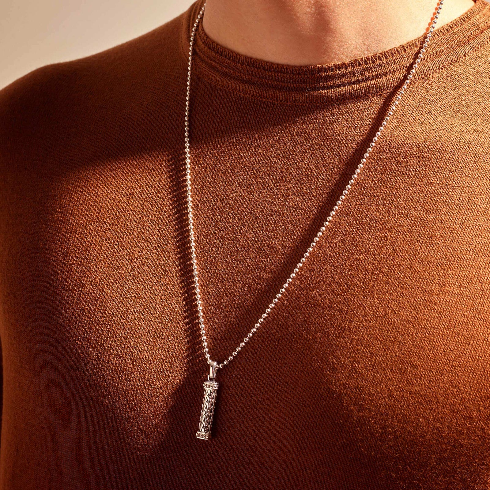 Chain pendants store