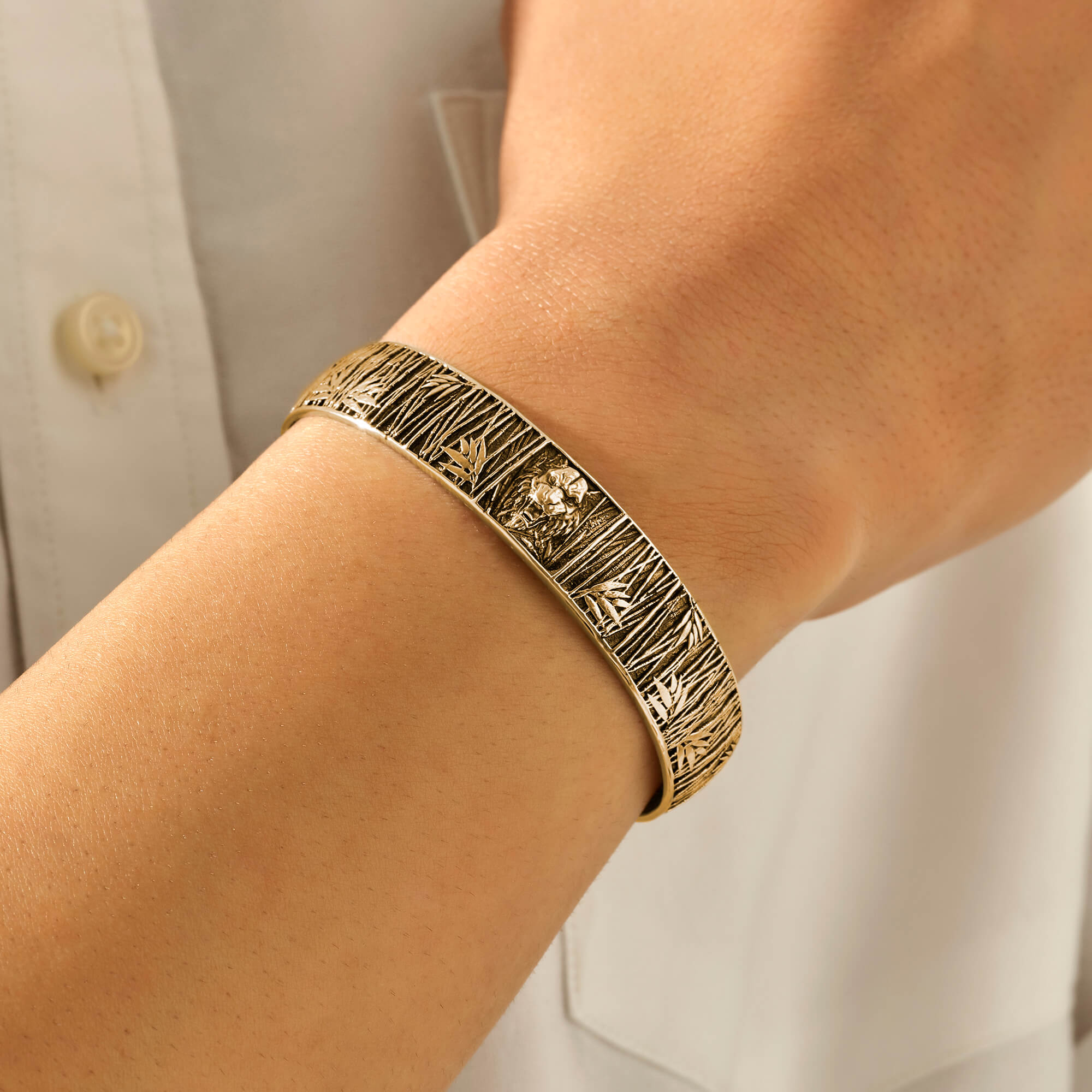 Tiger Cuff in Gold